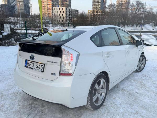 Balts Toyota Prius 2010 Viļņa, ar dzinēja tilpumu 1.80 L un nobraukumu 406 tūkst. km par 5800 €, foto 5 vietnē AUTOMOTO.COM.LV