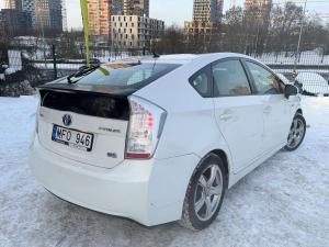 White Toyota Prius 2010 in Vilnius, with an engine capacity of 1.80 L and mileage of 406 thousand km for 5800 €, photo 5 on AUTOMOTO.COM.LV
