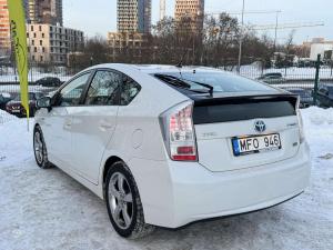 White Toyota Prius 2010 in Vilnius, with an engine capacity of 1.80 L and mileage of 406 thousand km for 5800 €, photo 6 on AUTOMOTO.COM.LV