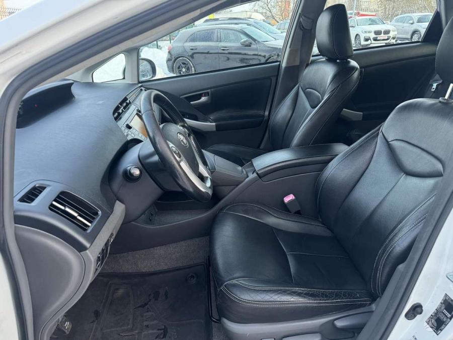 White Toyota Prius 2010 in Vilnius, with an engine capacity of 1.80 L and mileage of 406 thousand km for 5800 €, photo 12 on AUTOMOTO.COM.LV