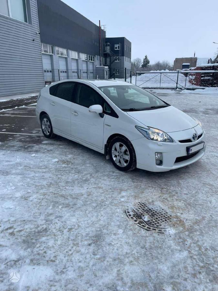 Balts Toyota Prius 2010 Telšiai, ar dzinēja tilpumu 1.80 L un nobraukumu 166 tūkst. km par 7400 €, foto 3 vietnē AUTOMOTO.COM.LV