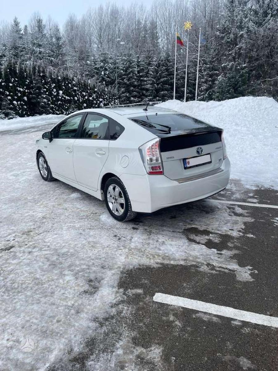 Balts Toyota Prius 2010 Telšiai, ar dzinēja tilpumu 1.80 L un nobraukumu 166 tūkst. km par 7400 €, foto 5 vietnē AUTOMOTO.COM.LV