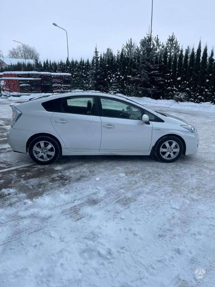 Balts Toyota Prius 2010 Telšiai, ar dzinēja tilpumu 1.80 L un nobraukumu 166 tūkst. km par 7400 €, foto 8 vietnē AUTOMOTO.COM.LV