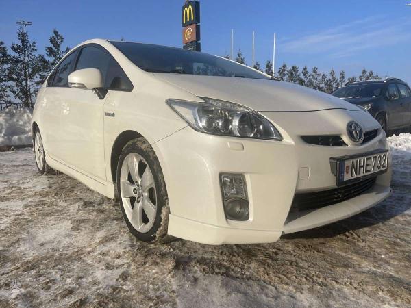 Balts Toyota Prius 2010 Viļņa, ar dzinēja tilpumu 1.80 L un nobraukumu 275 tūkst. km par 8990 €, foto 1 vietnē AUTOMOTO.COM.LV