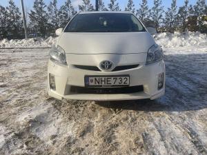 White Toyota Prius 2010 in Vilnius, with an engine capacity of 1.80 L and mileage of 275 thousand km for 8990 €, photo 2 on AUTOMOTO.COM.LV