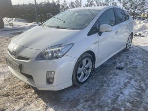 White Toyota Prius 2010 in Vilnius, with an engine capacity of 1.80 L and mileage of 275 thousand km for 8990 €, photo 3 on AUTOMOTO.COM.LV