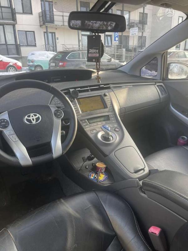 Balts Toyota Prius 2010 Viļņa, ar dzinēja tilpumu 1.80 L un nobraukumu 275 tūkst. km par 8990 €, foto 10 vietnē AUTOMOTO.COM.LV