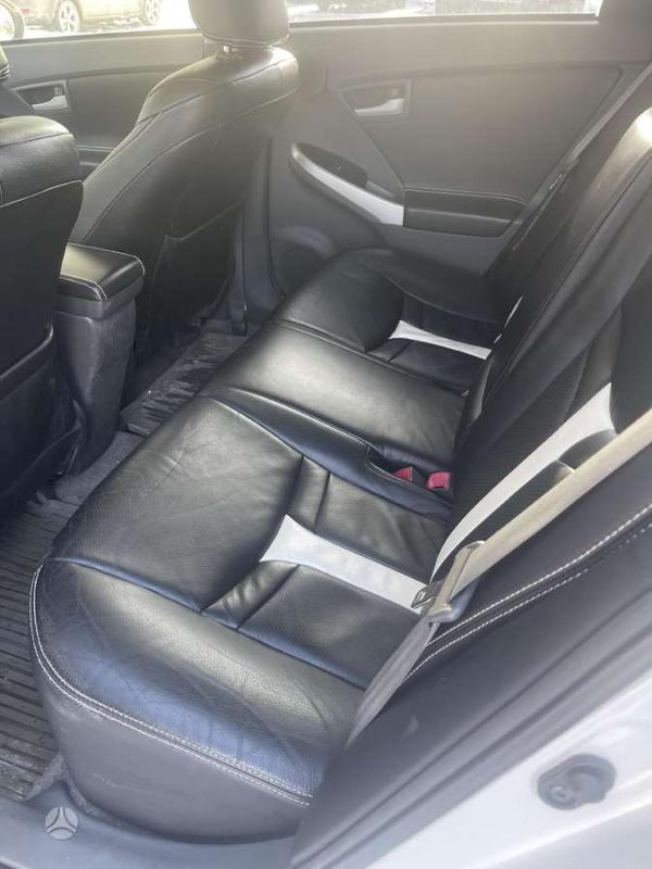 Balts Toyota Prius 2010 Viļņa, ar dzinēja tilpumu 1.80 L un nobraukumu 275 tūkst. km par 8990 €, foto 11 vietnē AUTOMOTO.COM.LV