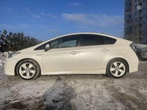 White Toyota Prius 2010 in Vilnius, with an engine capacity of 1.80 L and mileage of 275 thousand km for 8990 €, photo 12 on AUTOMOTO.COM.LV