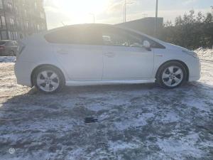 White Toyota Prius 2010 in Vilnius, with an engine capacity of 1.80 L and mileage of 275 thousand km for 8990 €, photo 13 on AUTOMOTO.COM.LV