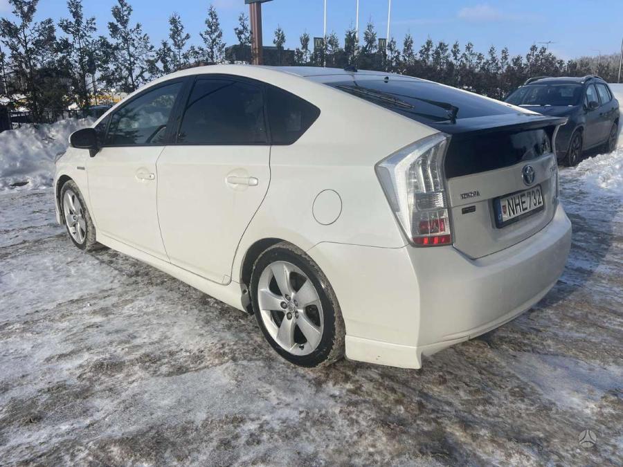 White Toyota Prius 2010 in Vilnius, with an engine capacity of 1.80 L and mileage of 275 thousand km for 8990 €, photo 16 on AUTOMOTO.COM.LV