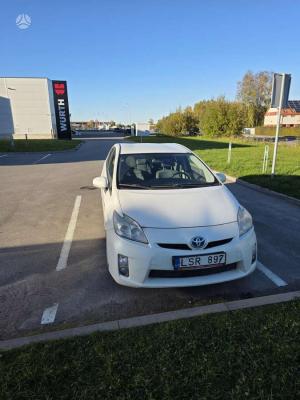 White Toyota Prius 2010 in Vilnius, with an engine capacity of 1.70 L and mileage of 315 thousand km for 5000 €, photo  on AUTOMOTO.COM.LV