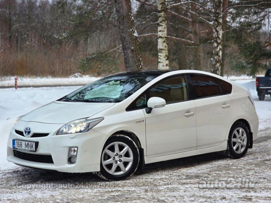 Balts Toyota Prius 2010 Tallina, ar dzinēja tilpumu 1.80 L un nobraukumu 203 tūkst. km par 5490 €, foto 1 vietnē AUTOMOTO.COM.LV