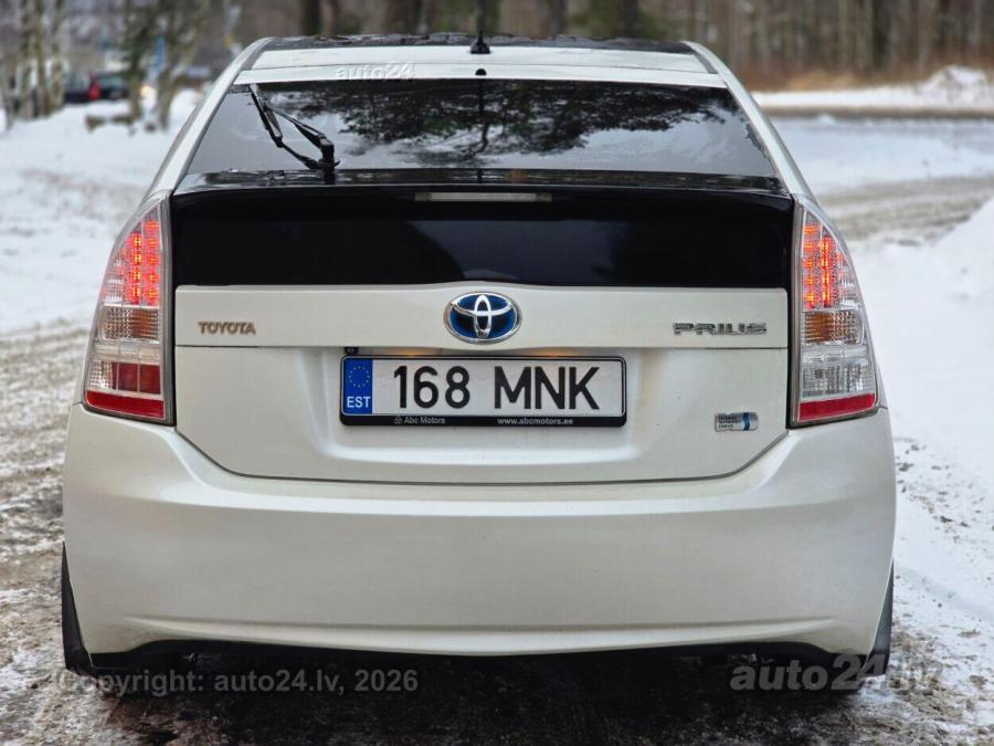 Balts Toyota Prius 2010 Tallina, ar dzinēja tilpumu 1.80 L un nobraukumu 203 tūkst. km par 5490 €, foto 5 vietnē AUTOMOTO.COM.LV