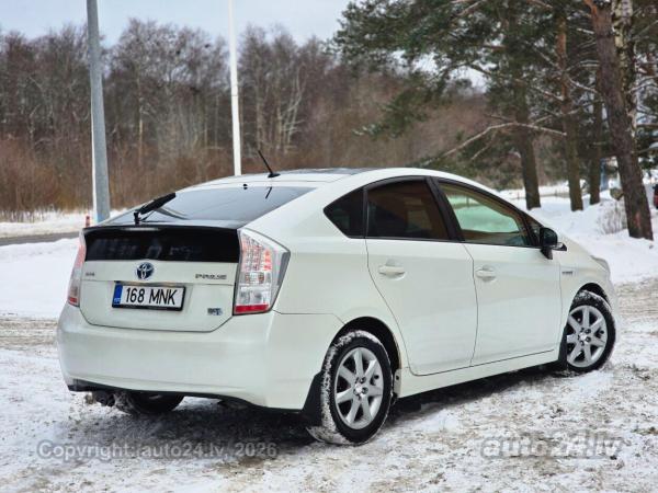 White Toyota Prius 2010 in Tallinn, with an engine capacity of 1.80 L and mileage of 203 thousand km for 5490 €, photo 6 on AUTOMOTO.COM.LV