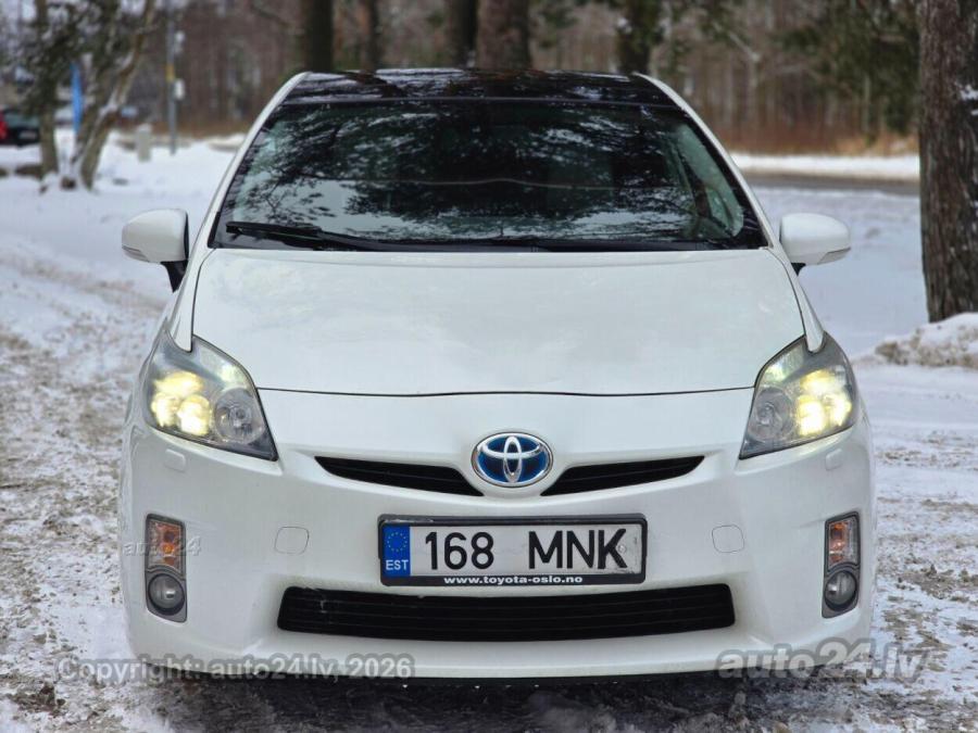 White Toyota Prius 2010 in Tallinn, with an engine capacity of 1.80 L and mileage of 203 thousand km for 5490 €, photo 2 on AUTOMOTO.COM.LV