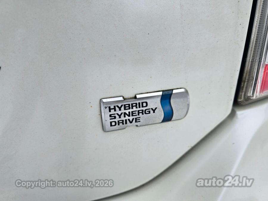 White Toyota Prius 2010 in Tallinn, with an engine capacity of 1.80 L and mileage of 203 thousand km for 5490 €, photo 7 on AUTOMOTO.COM.LV