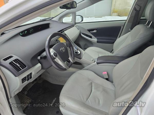Белый Тойота Приус 2010 в Таллин, объемом двигателя 1.80 л и пробегом 203 тыс. км за 5490 €, фото 11 на AUTOMOTO.COM.LV