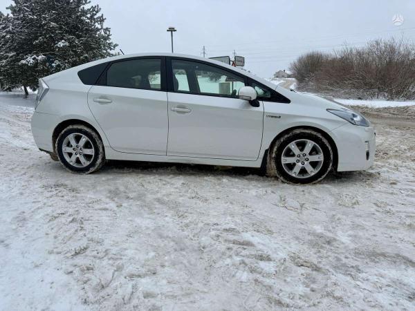 Balts Toyota Prius 2010 Viļņa, ar dzinēja tilpumu 1.80 L un nobraukumu 166 tūkst. km par 7100 €, foto 3 vietnē AUTOMOTO.COM.LV