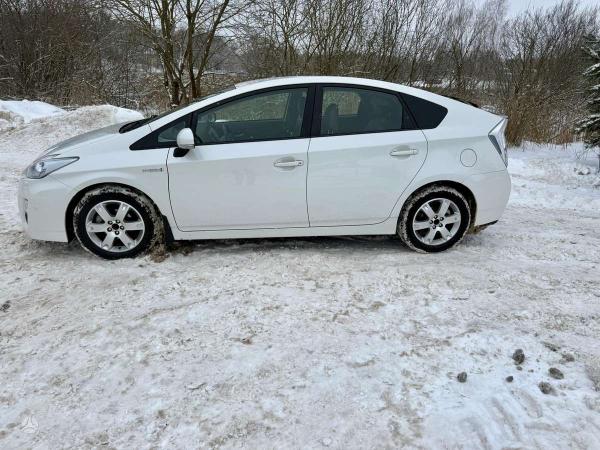 Balts Toyota Prius 2010 Viļņa, ar dzinēja tilpumu 1.80 L un nobraukumu 166 tūkst. km par 7100 €, foto 4 vietnē AUTOMOTO.COM.LV