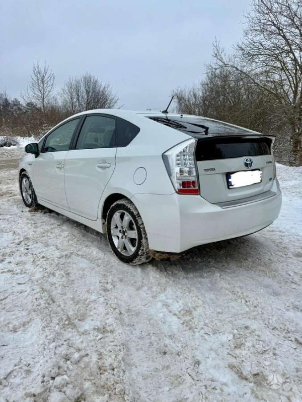 Balts Toyota Prius 2010 Viļņa, ar dzinēja tilpumu 1.80 L un nobraukumu 166 tūkst. km par 7100 €, foto 5 vietnē AUTOMOTO.COM.LV