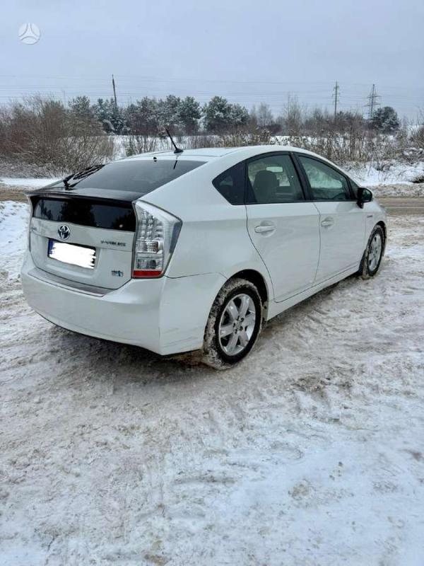 Balts Toyota Prius 2010 Viļņa, ar dzinēja tilpumu 1.80 L un nobraukumu 166 tūkst. km par 7100 €, foto 6 vietnē AUTOMOTO.COM.LV