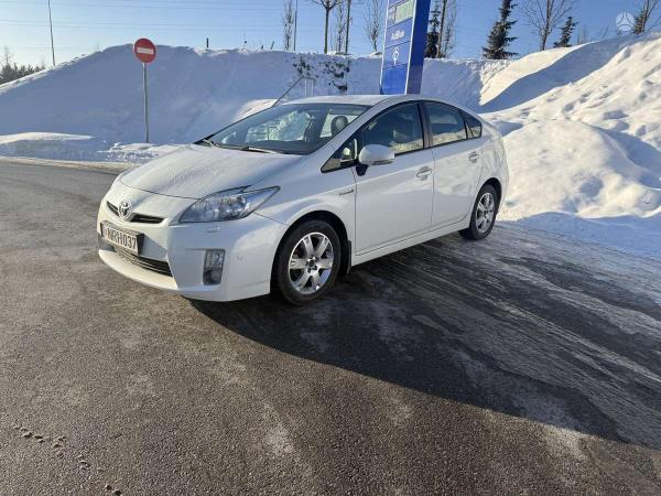 Balts Toyota Prius 2010 Viļņa, ar dzinēja tilpumu 1.80 L un nobraukumu 168 tūkst. km par 6700 €, foto 1 vietnē AUTOMOTO.COM.LV