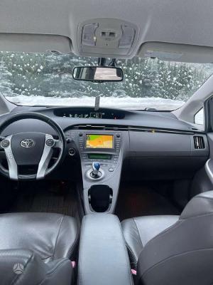 White Toyota Prius 2010 in Vilnius, with an engine capacity of 1.80 L and mileage of 168 thousand km for 6700 €, photo 11 on AUTOMOTO.COM.LV