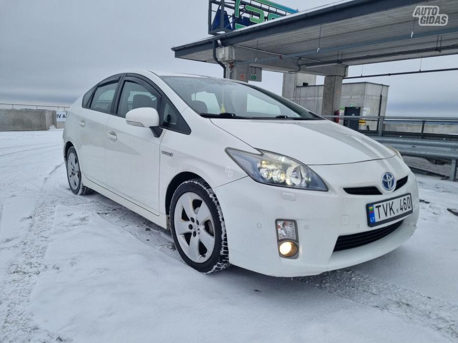 Balts Toyota Prius 2010 Viļņa, ar dzinēja tilpumu 1.80 L un nobraukumu 372 tūkst. km par 5600 €, foto 3 vietnē AUTOMOTO.COM.LV