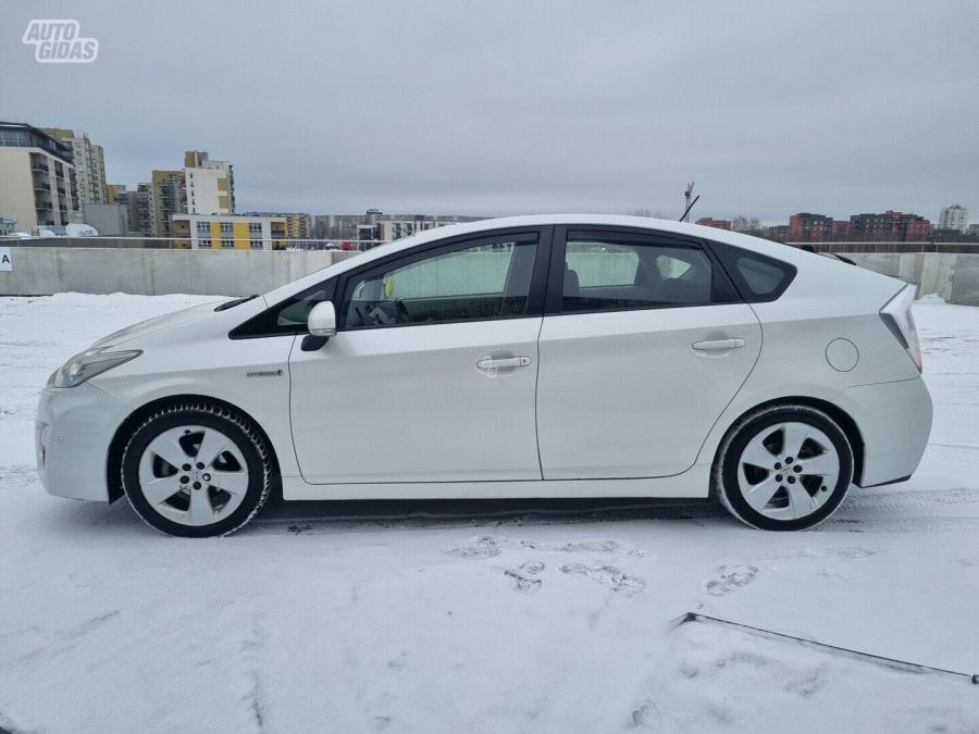 Balts Toyota Prius 2010 Viļņa, ar dzinēja tilpumu 1.80 L un nobraukumu 372 tūkst. km par 5600 €, foto 4 vietnē AUTOMOTO.COM.LV
