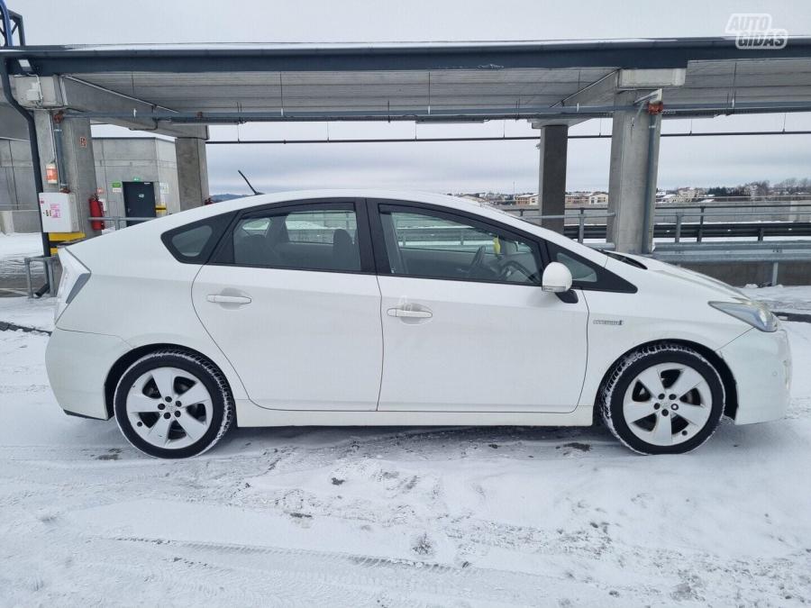 Balts Toyota Prius 2010 Viļņa, ar dzinēja tilpumu 1.80 L un nobraukumu 372 tūkst. km par 5600 €, foto 5 vietnē AUTOMOTO.COM.LV