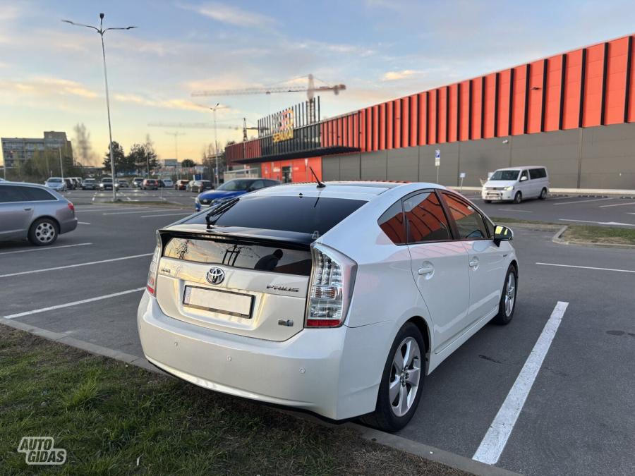 Balts Toyota Prius 2010 Viļņa, ar dzinēja tilpumu 1.80 L un nobraukumu 262 tūkst. km par 6700 €, foto 4 vietnē AUTOMOTO.COM.LV