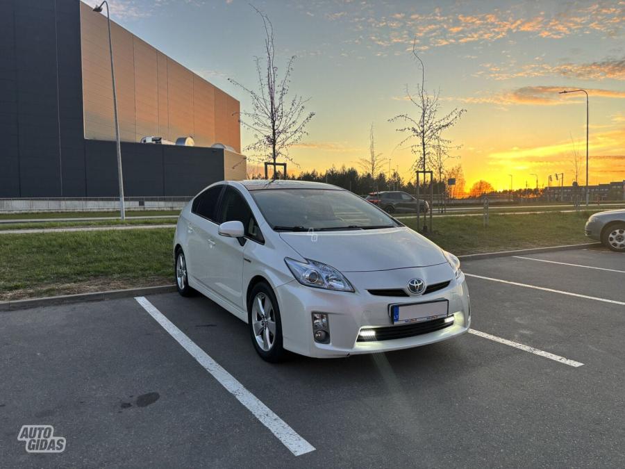Balts Toyota Prius 2010 Viļņa, ar dzinēja tilpumu 1.80 L un nobraukumu 262 tūkst. km par 6700 €, foto 5 vietnē AUTOMOTO.COM.LV