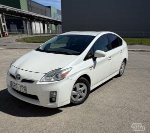 White Toyota Prius 2010 in Kaunas, with an engine capacity of 1.80 L and mileage of 285 thousand km for 4200 €, photo  on AUTOMOTO.COM.LV