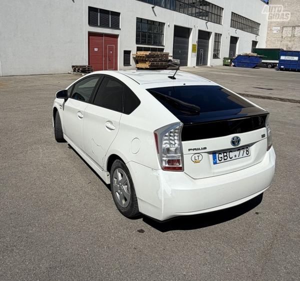 White Toyota Prius 2010 in Kaunas, with an engine capacity of 1.80 L and mileage of 285 thousand km for 4200 €, photo 5 on AUTOMOTO.COM.LV