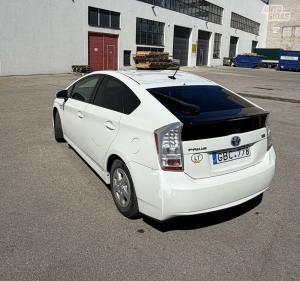 White Toyota Prius 2010 in Kaunas, with an engine capacity of 1.80 L and mileage of 285 thousand km for 4200 €, photo 6 on AUTOMOTO.COM.LV