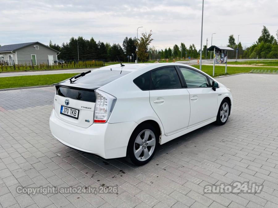 Balts Toyota Prius 2010 Tartu, ar dzinēja tilpumu 1.80 L un nobraukumu 258 tūkst. km par 5750 €, foto 4 vietnē AUTOMOTO.COM.LV