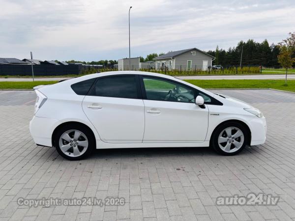 Balts Toyota Prius 2010 Tartu, ar dzinēja tilpumu 1.80 L un nobraukumu 258 tūkst. km par 5750 €, foto 7 vietnē AUTOMOTO.COM.LV