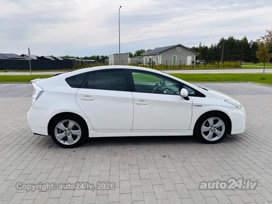 Balts Toyota Prius 2010 Tartu, ar dzinēja tilpumu 1.80 L un nobraukumu 258 tūkst. km par 5750 €, foto 8 vietnē AUTOMOTO.COM.LV