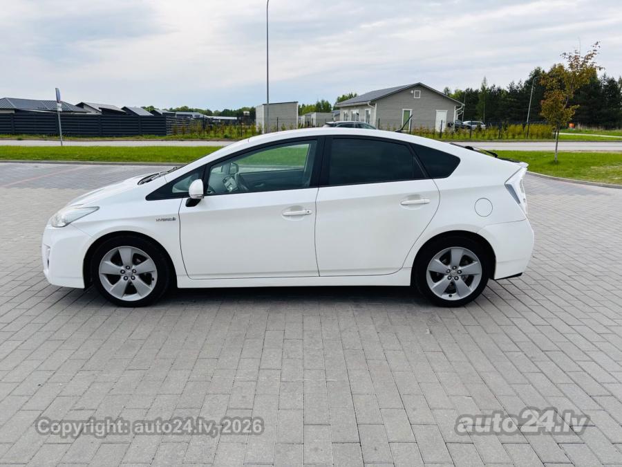 Balts Toyota Prius 2010 Tartu, ar dzinēja tilpumu 1.80 L un nobraukumu 258 tūkst. km par 5750 €, foto 9 vietnē AUTOMOTO.COM.LV