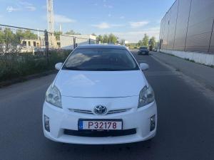 White Toyota Prius 2010 in Vilnius, with an engine capacity of 1.80 L and mileage of 490 thousand km for 3900 €, photo 3 on AUTOMOTO.COM.LV