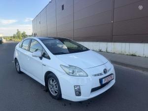 White Toyota Prius 2010 in Vilnius, with an engine capacity of 1.80 L and mileage of 490 thousand km for 3900 €, photo 4 on AUTOMOTO.COM.LV
