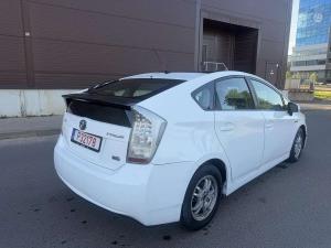 White Toyota Prius 2010 in Vilnius, with an engine capacity of 1.80 L and mileage of 490 thousand km for 3900 €, photo 5 on AUTOMOTO.COM.LV