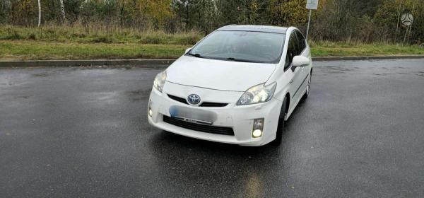 Balts Toyota Prius 2010 Viļņa, ar dzinēja tilpumu 1.80 L un nobraukumu 370 tūkst. km par 5500 €, foto 2 vietnē AUTOMOTO.COM.LV