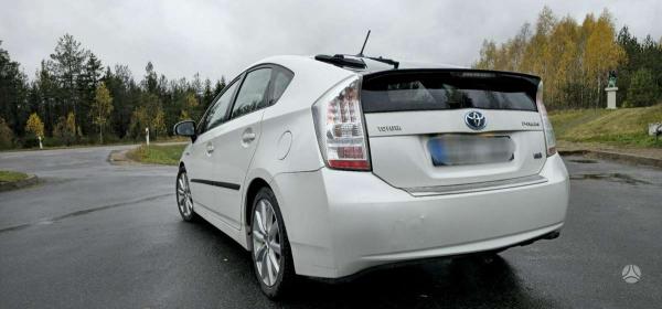Balts Toyota Prius 2010 Viļņa, ar dzinēja tilpumu 1.80 L un nobraukumu 370 tūkst. km par 5500 €, foto 4 vietnē AUTOMOTO.COM.LV