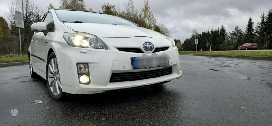 White Toyota Prius 2010 in Vilnius, with an engine capacity of 1.80 L and mileage of 370 thousand km for 5500 €, photo 10 on AUTOMOTO.COM.LV