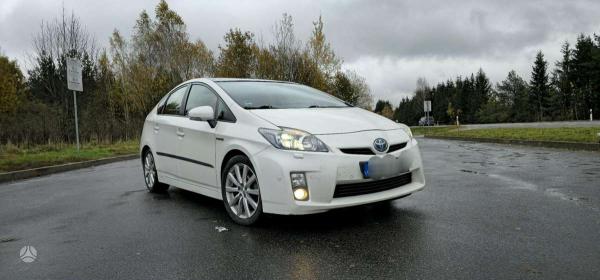White Toyota Prius 2010 in Vilnius, with an engine capacity of 1.80 L and mileage of 370 thousand km for 5500 €, photo 10 on AUTOMOTO.COM.LV