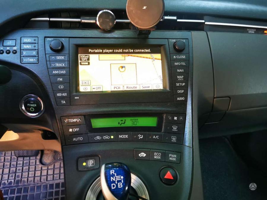 White Toyota Prius 2010 in Vilnius, with an engine capacity of 1.80 L and mileage of 370 thousand km for 5500 €, photo 20 on AUTOMOTO.COM.LV