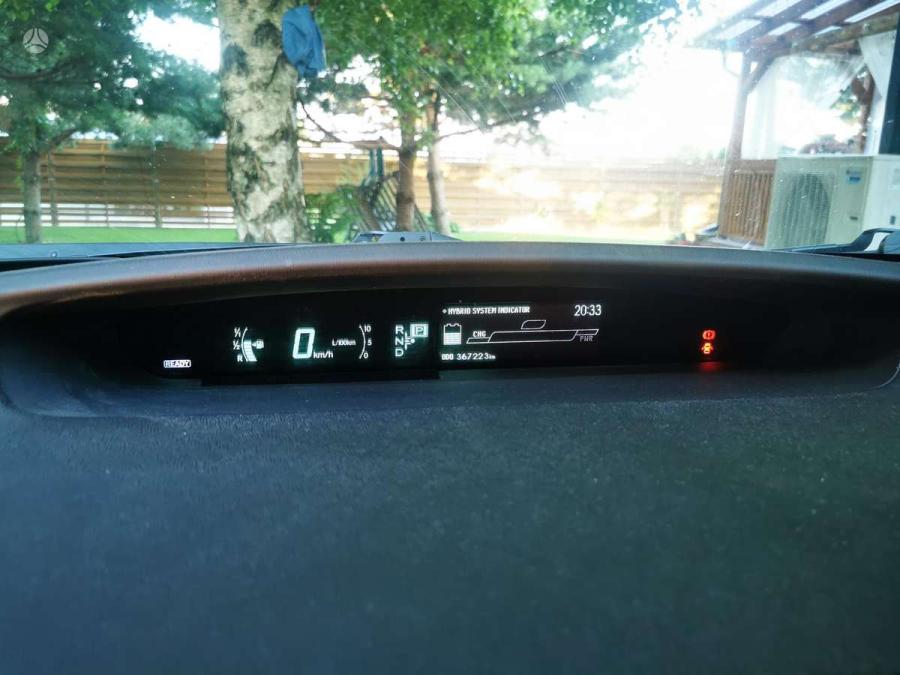 White Toyota Prius 2010 in Vilnius, with an engine capacity of 1.80 L and mileage of 370 thousand km for 5500 €, photo 21 on AUTOMOTO.COM.LV