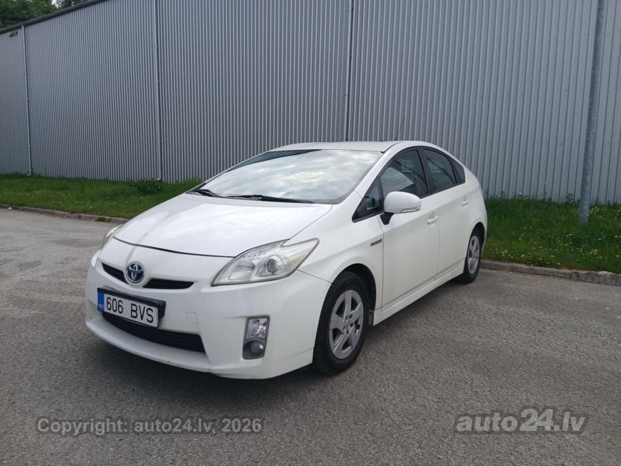Balts Toyota Prius 2010 Tallina, ar dzinēja tilpumu 1.80 L un nobraukumu 246 tūkst. km par 4900 €, foto 1 vietnē AUTOMOTO.COM.LV
